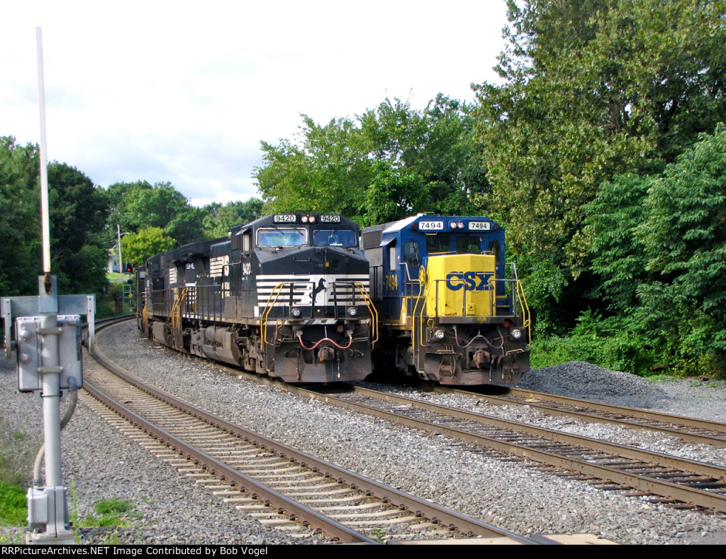 NS 9420 and CSX 7494